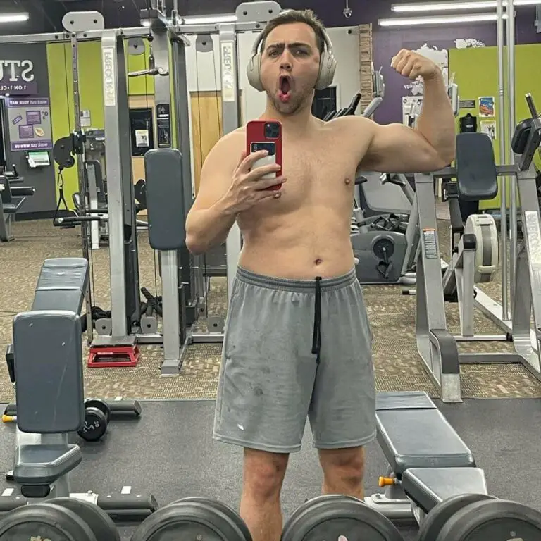 Twitch streamer Mizkif Biography: real name, family, girlfriend, career ...